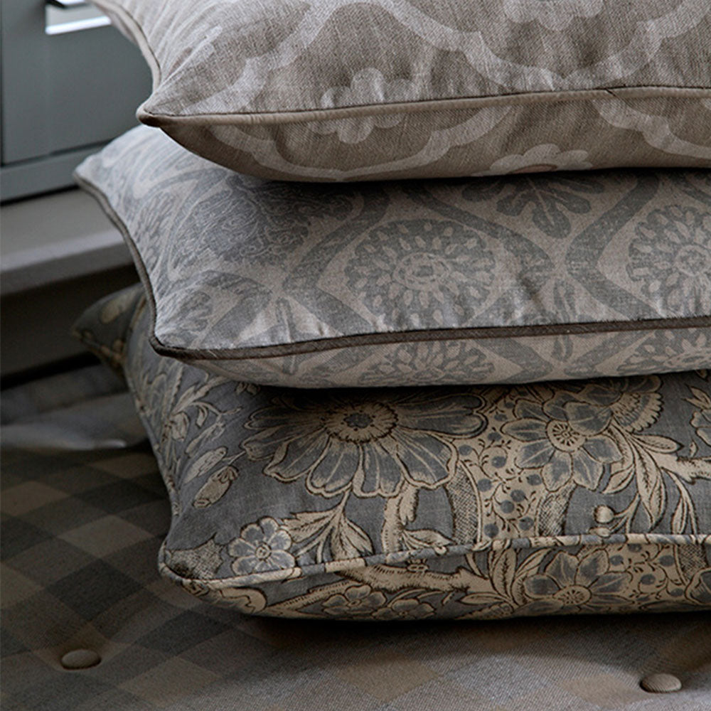 PEGGY ANGUS OAKLEAVES FRENCH GREY LINEN FABRIC – Blithfield & Company